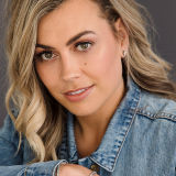 Laura McGoldrick MC/Entertainer Profile | J&L Celebrity Speakers