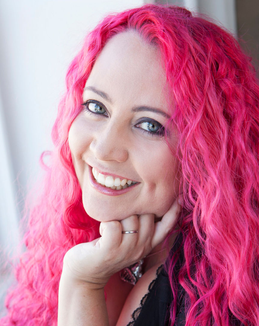 Siouxsie Wiles MC/Entertainer Profile | J&L Celebrity Speakers